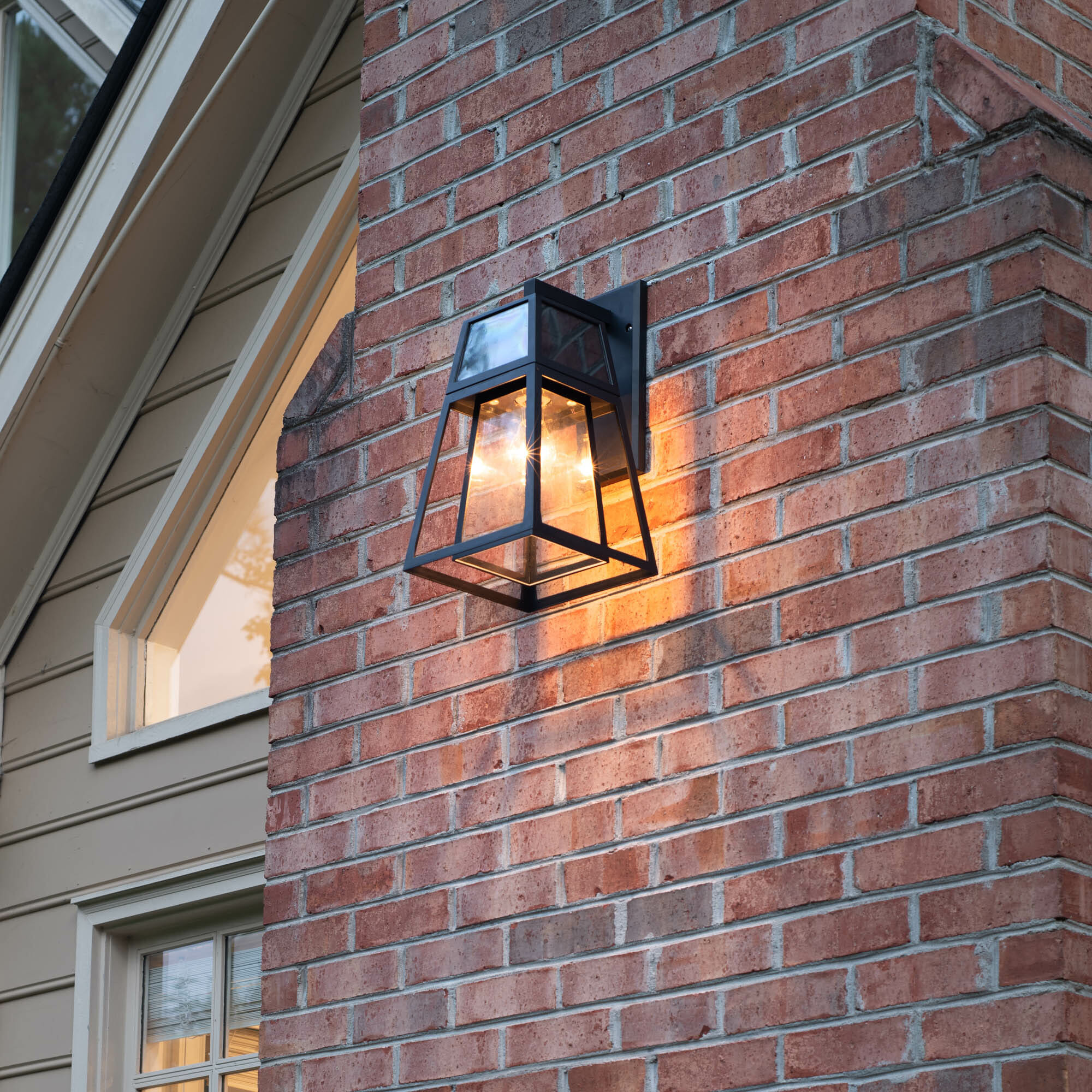 Aria Solar Wall Light - Gamasonic USA