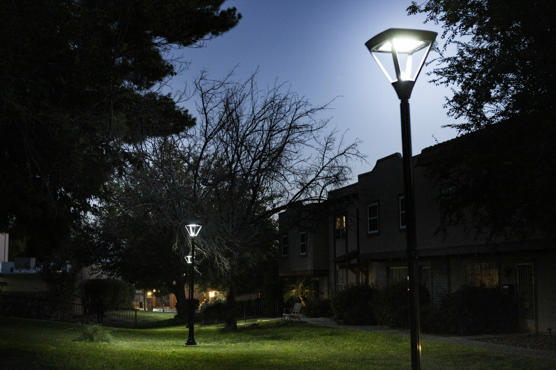 7 Benefits of HOA’s Switching to Solar Lamp Posts in Residential ...